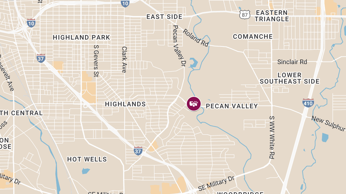 San Antonio, TX – Car Crash with Injuries Reported on Pecan Valley